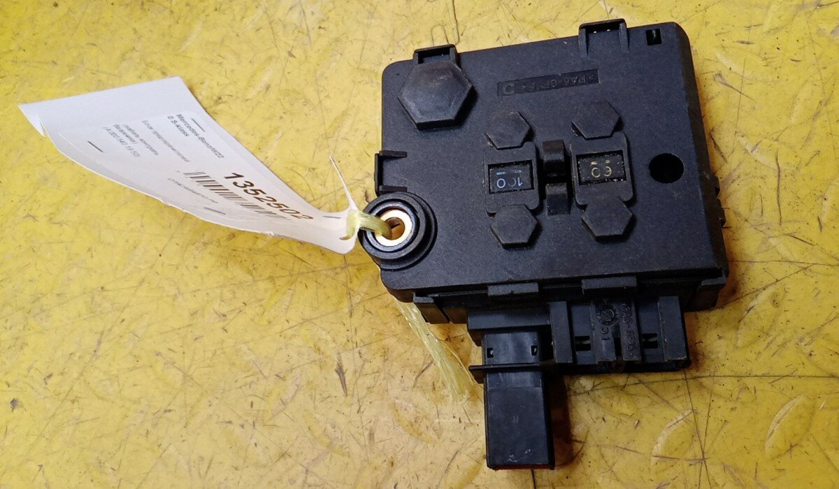 Блок предохранителей W220 S-klass Mercedes-Benz A0005401950