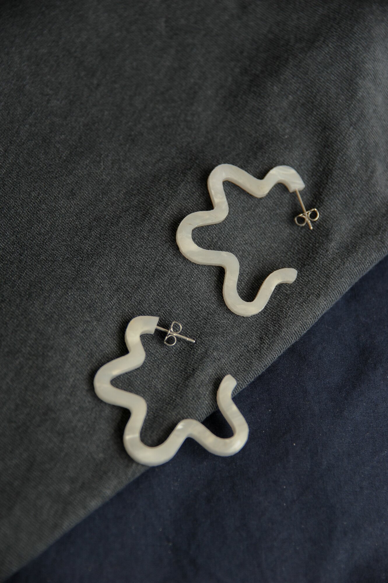 Серьги конго, пластик