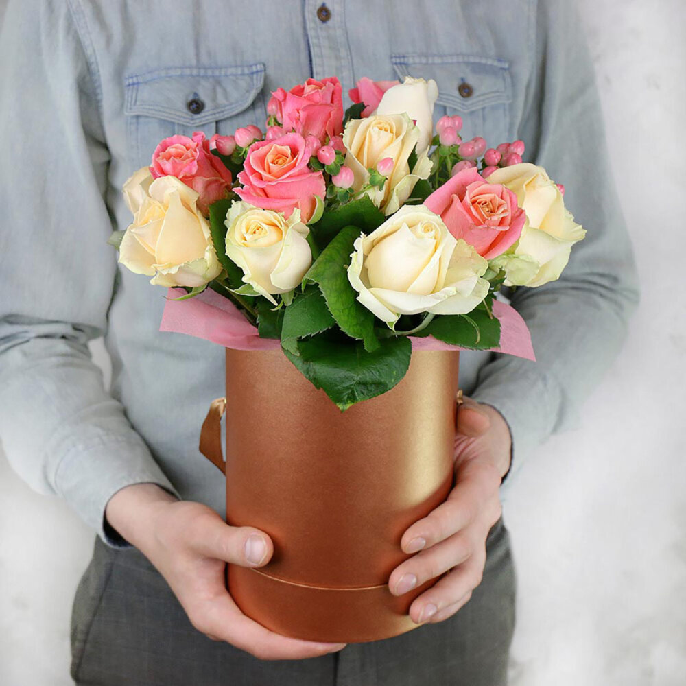 Монобукет Букет Маркет, 15 роз, персиковые кремовые, в шляпной коробке