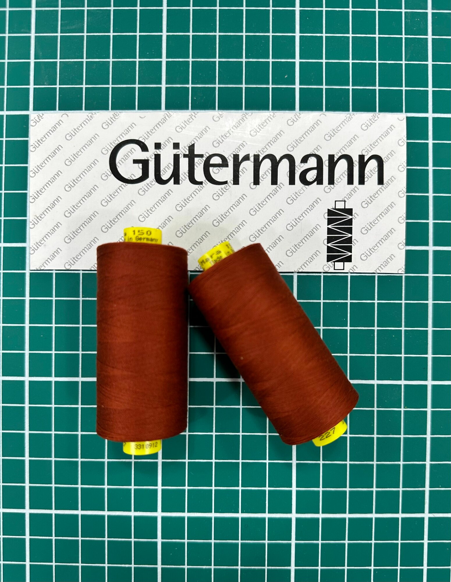 Gutermann Mara 150; col: 227 (1000 м) Нитки для шитья