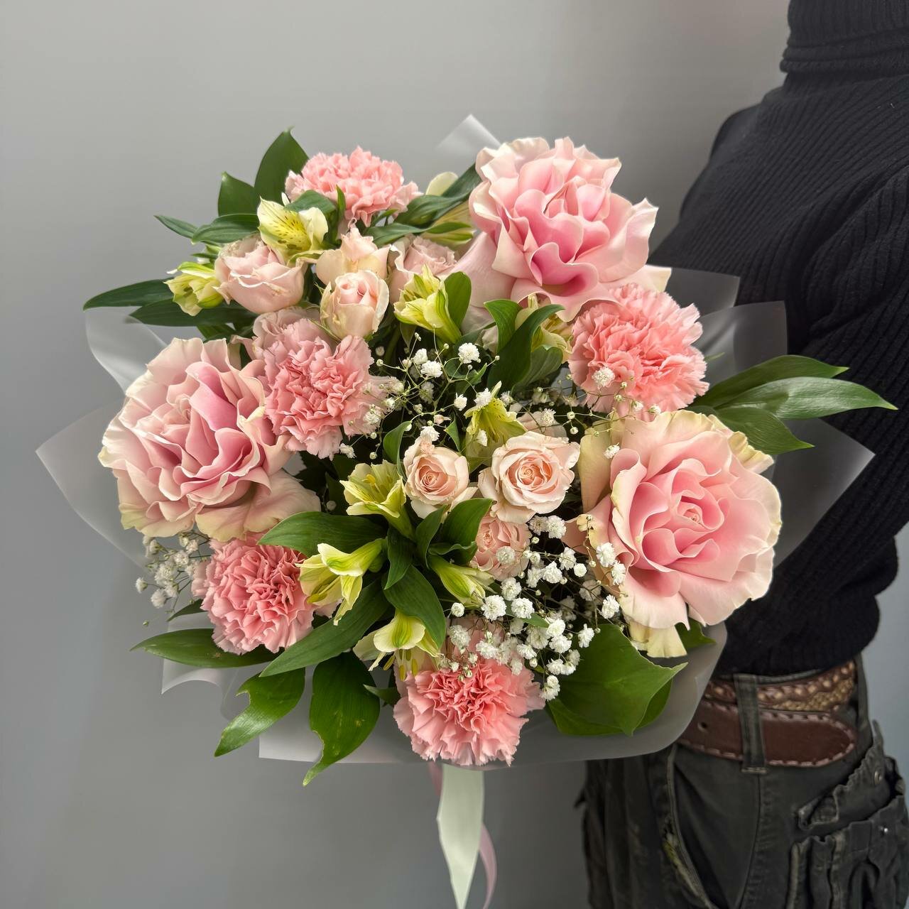 Роза, Гвоздика, Кустовая роза, цвет розовый, светло - желтый, зеленый, 15 шт