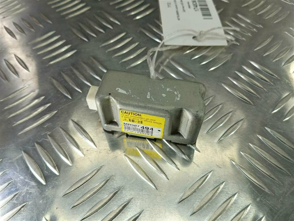 Датчик удара (AIR BAG) Б/У для MITSUBISHI LANCER IX рестайлинг (2005—2010) MR587494