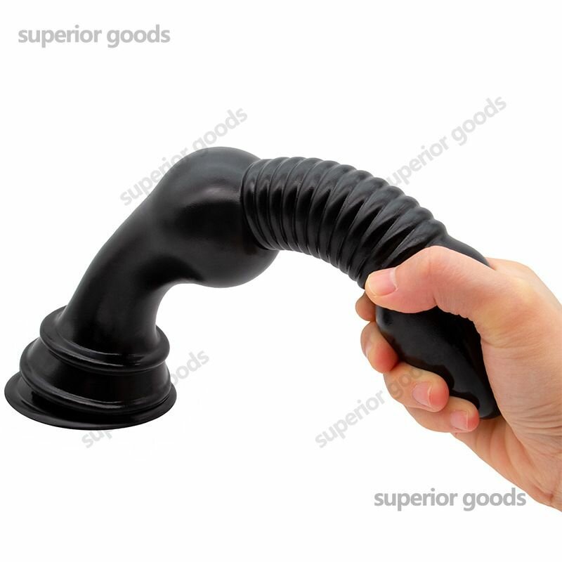 Огромная и толстая задница застряла в заднем проходе