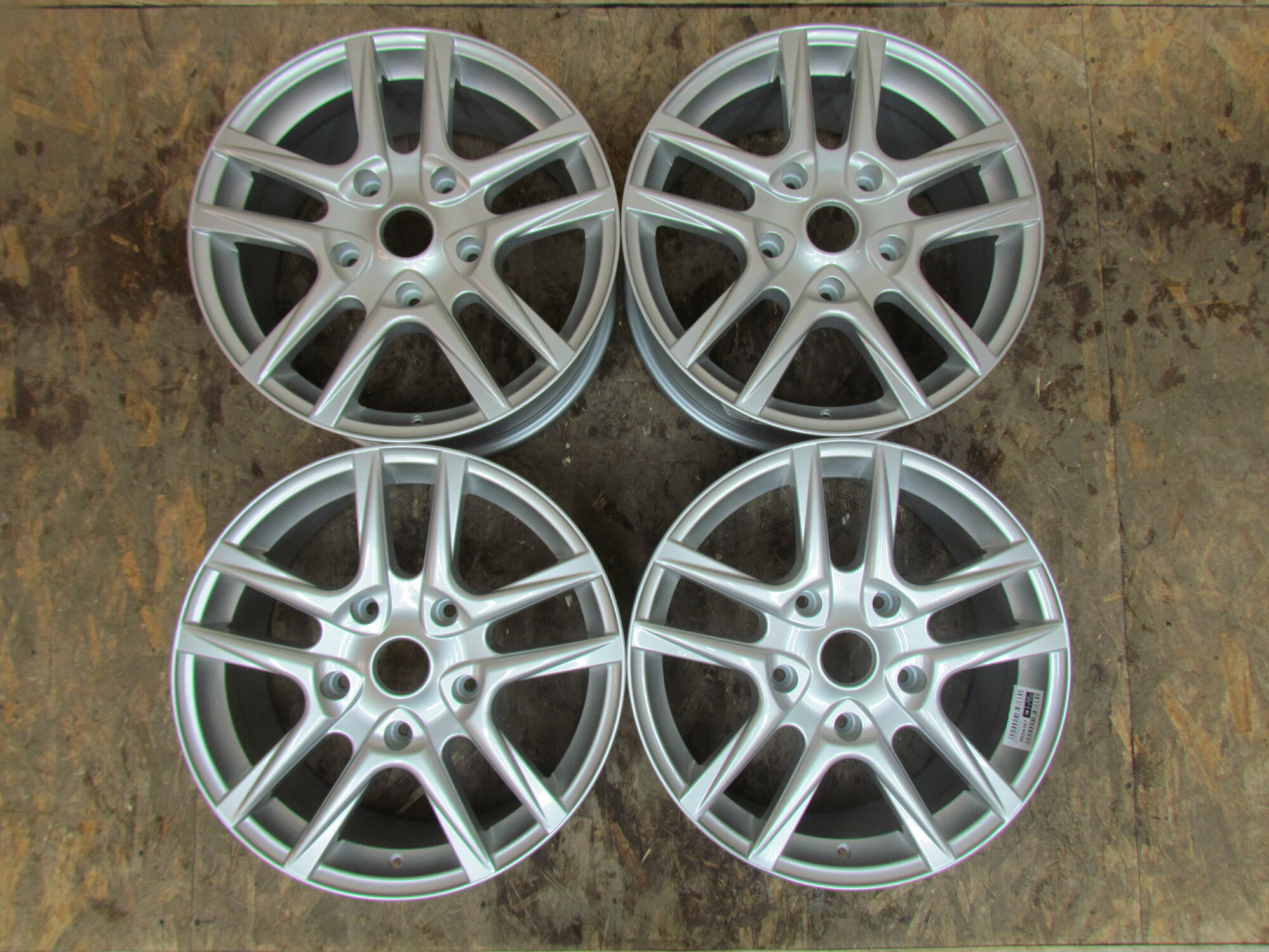 Комплект колесных дисков Toyota R18 8J ET60 5*150 DIA110.1 (реплика) 0024167