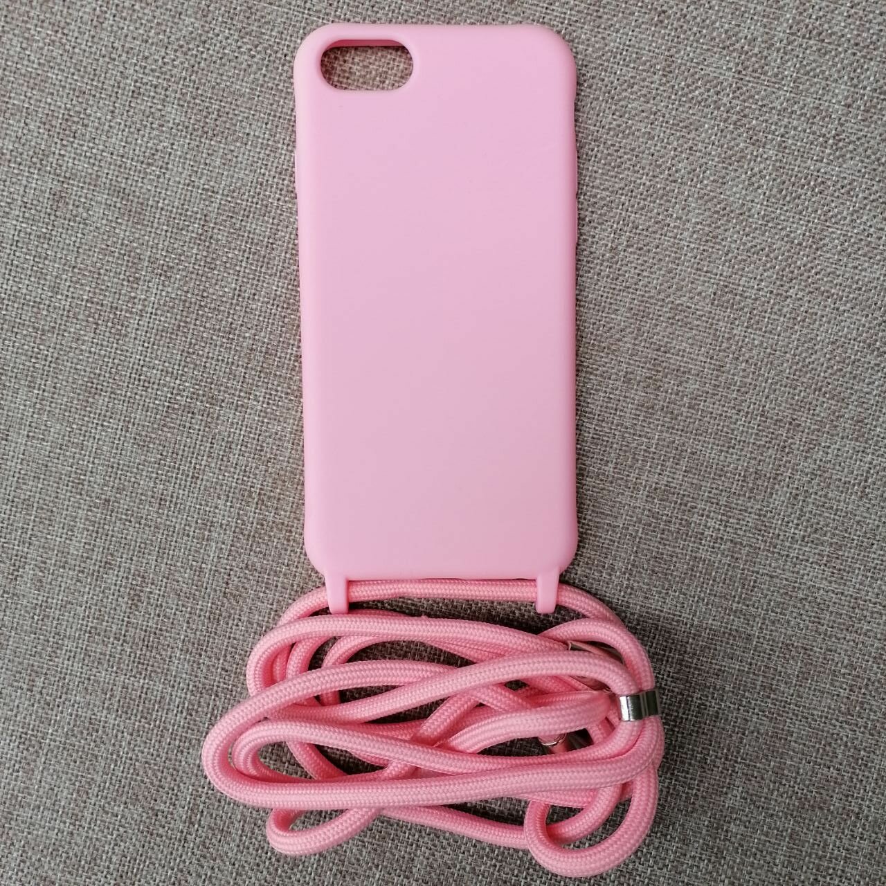 Чехол-накладка для IPhone 8 из высокого качества силикона и веревкой-цепочкой на шею.