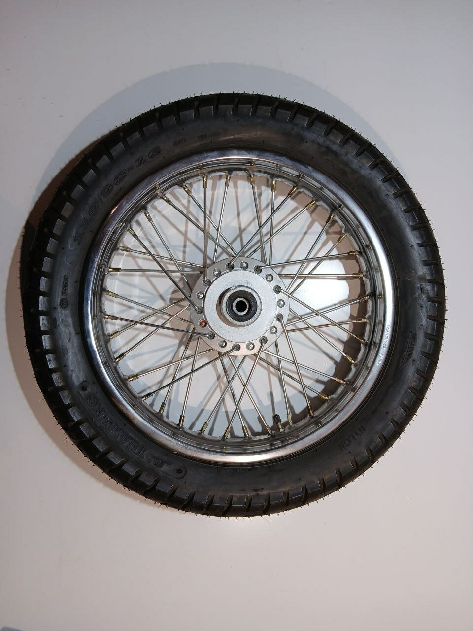 Колесо переднее в сборе 110/90-16 под ось Ф15мм мотоцикл Motoland WOLF 300