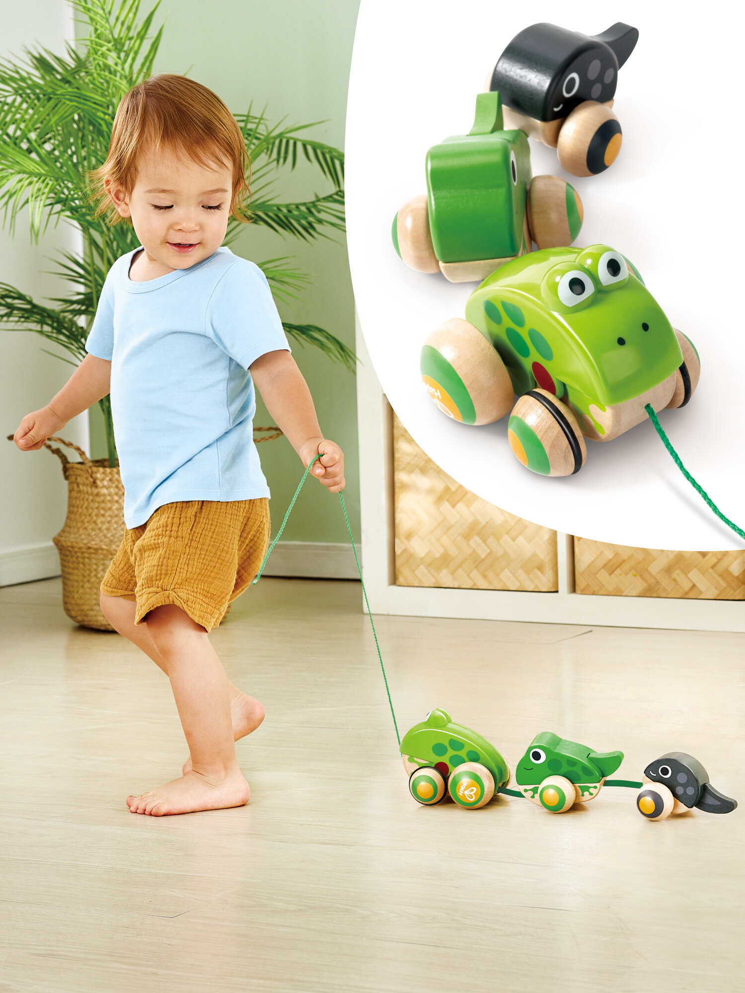 Каталка детская на веревочке Hape "Семья лягушек на прогулке" E0365_HP