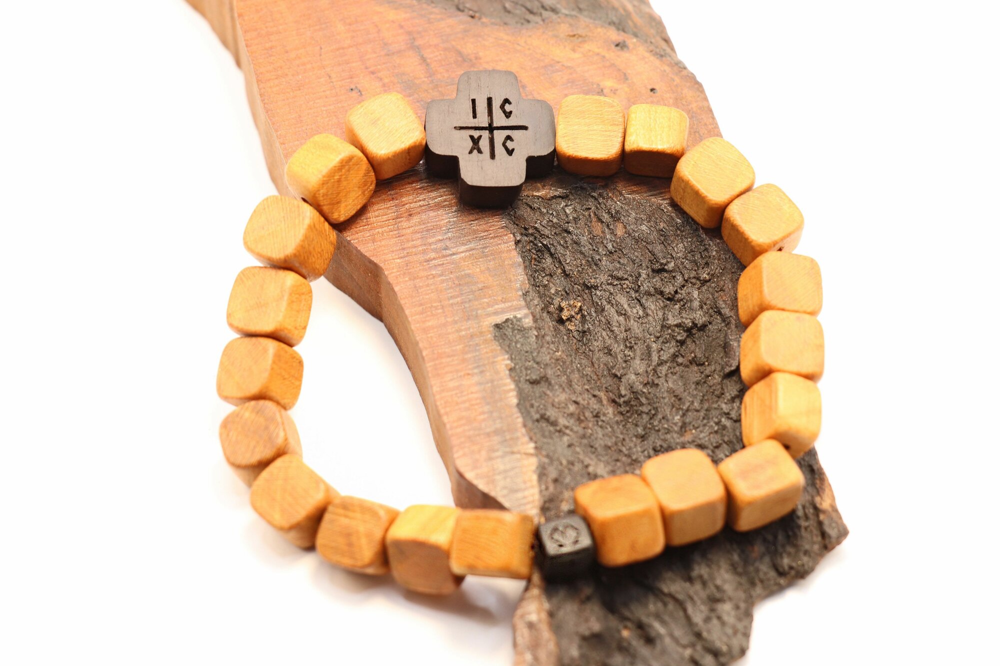 Четки-браслет из дерева черный граб и абрикос