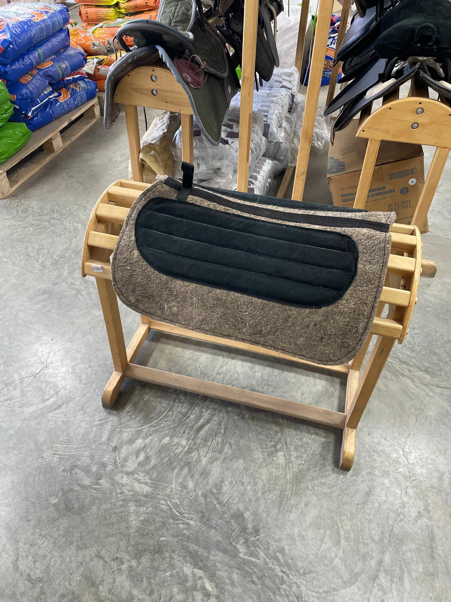 Седло для лошади