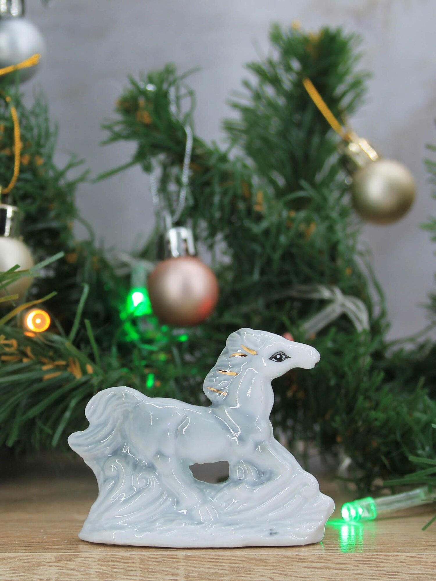 Статуэтка фарфоровая Лошадь , Символ года , цвет белый серый