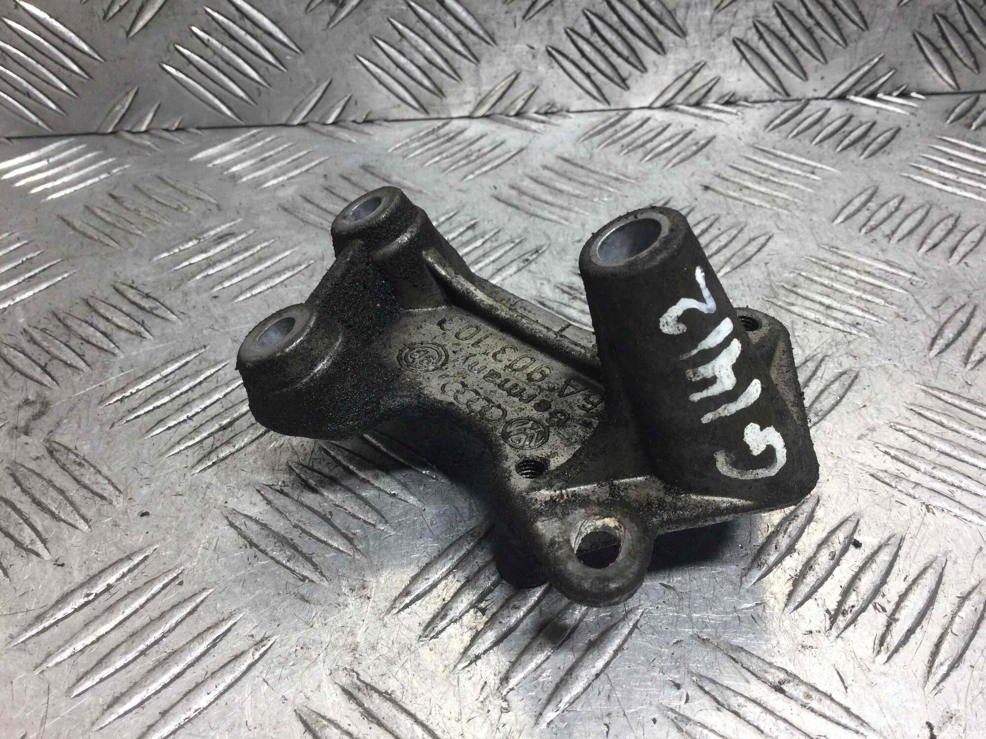 Б/У Кронштейн двигателя Audi A3 8L (1996-2000) 2000 г.