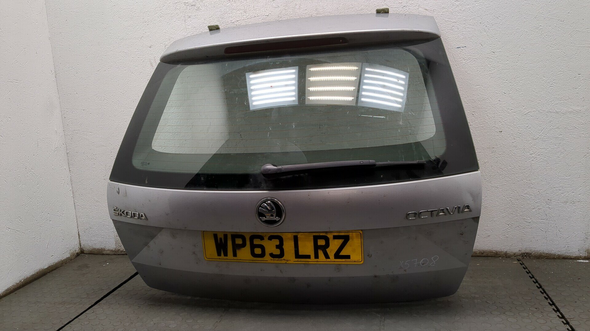 Крышка (дверь) багажника Skoda Octavia (A7) Б/У
