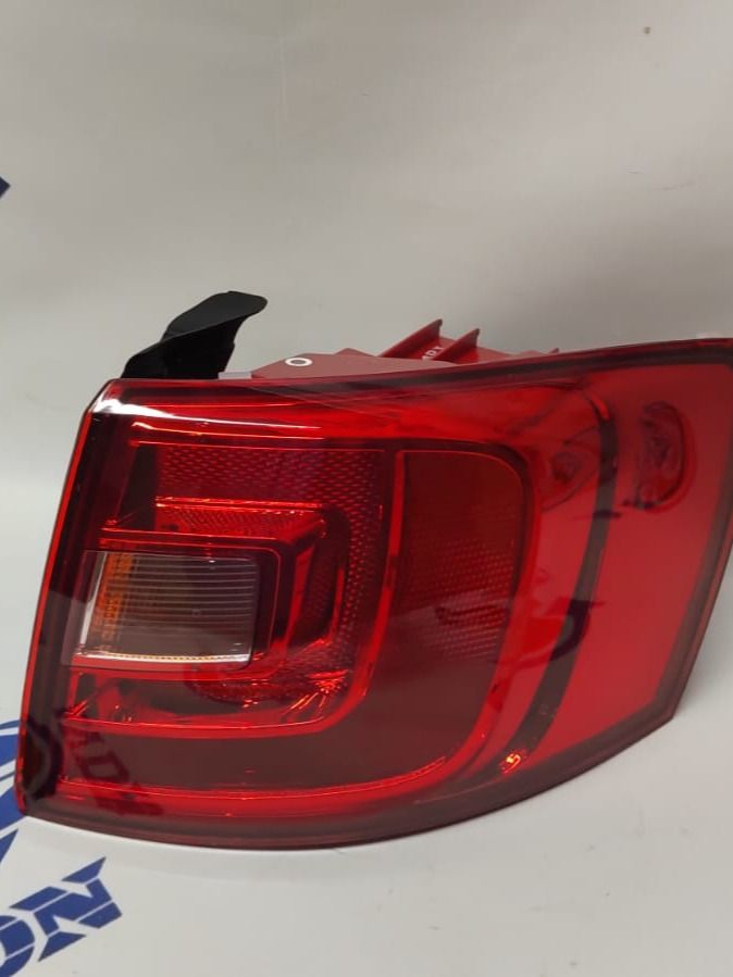 Фонарь правый внешний VOLKSWAGEN JETTA 11-14