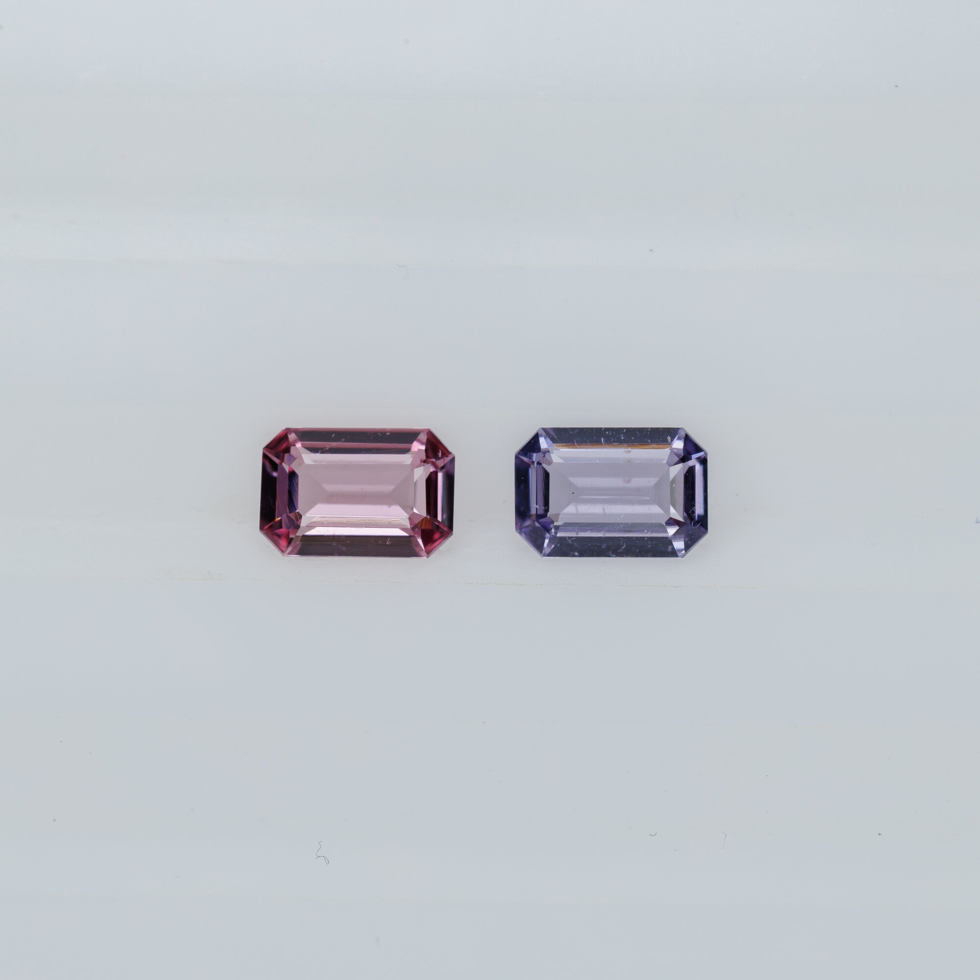 Пара шпинелей разного цвета 1,02 карата, натуральный камень, "True Stones"