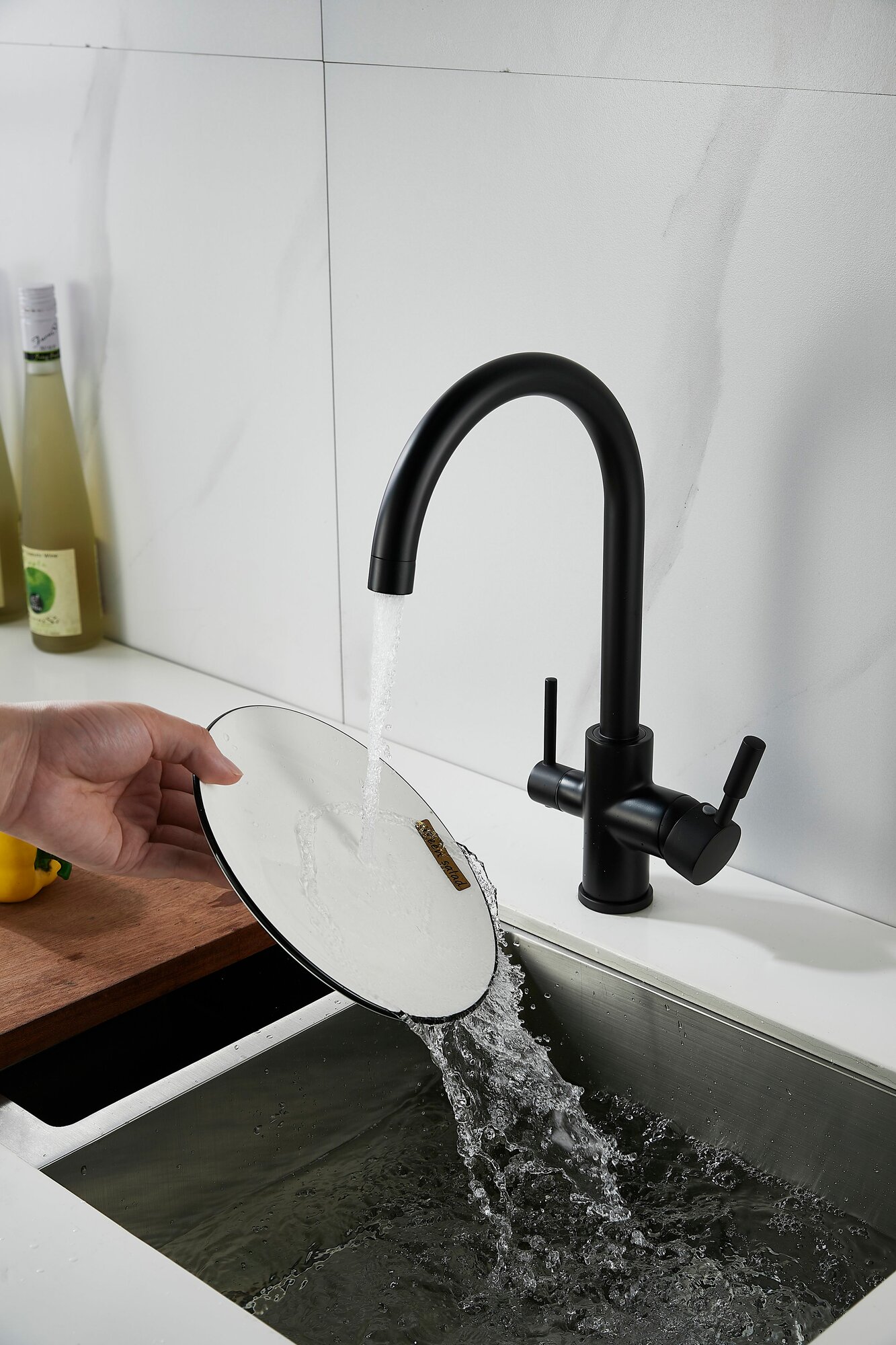 Смеситель для кухни ALOUTE 340 мм однорычажный, черный матовый со встроенным краном под питьевую воду.