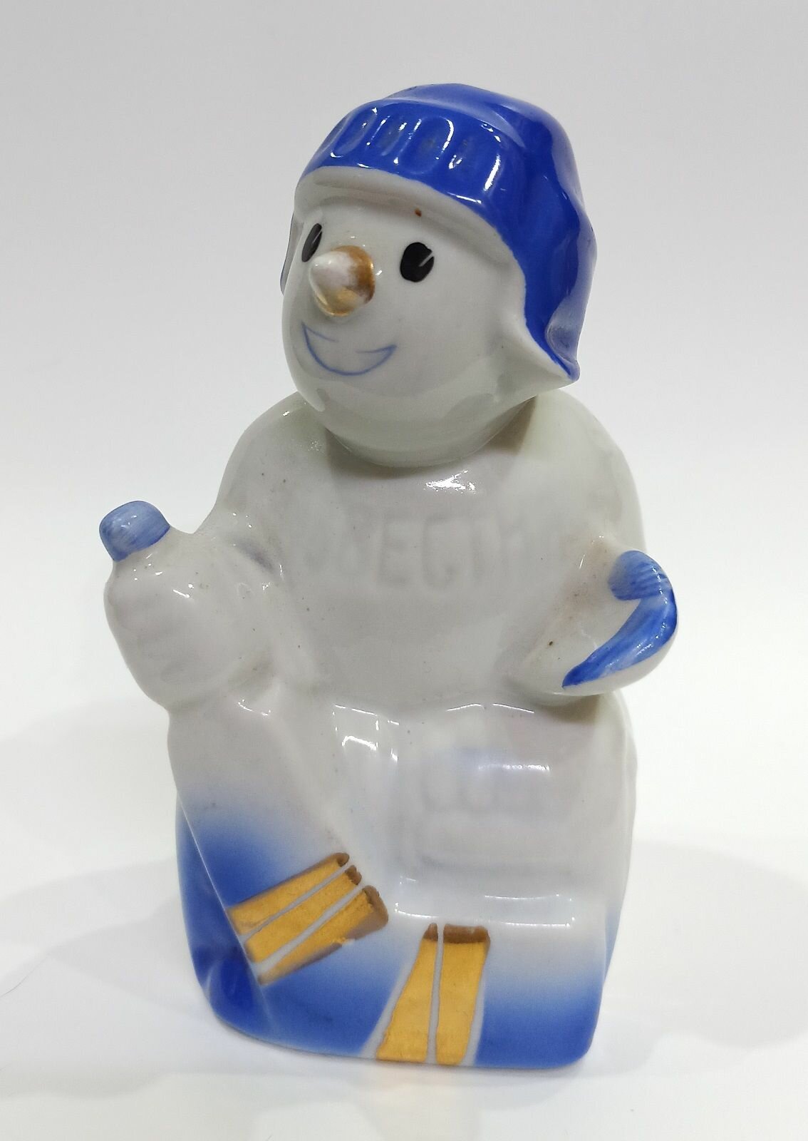 Статуэтка Снеговик хоккеист вратарь Дулево
