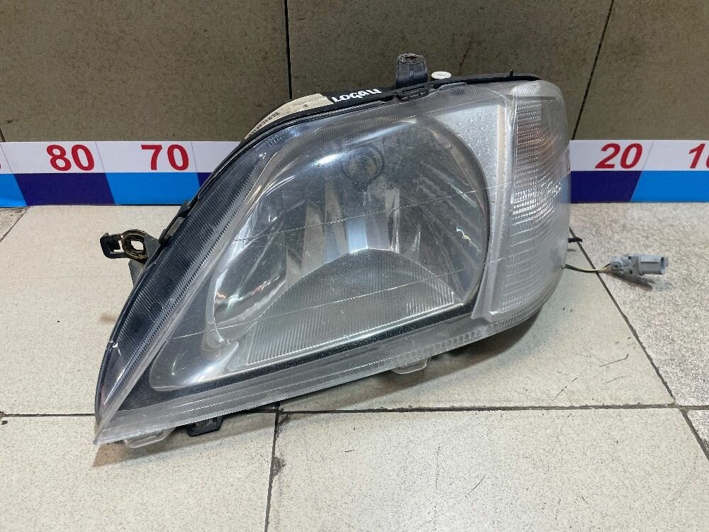 Фара левая Renault Logan 8200211005