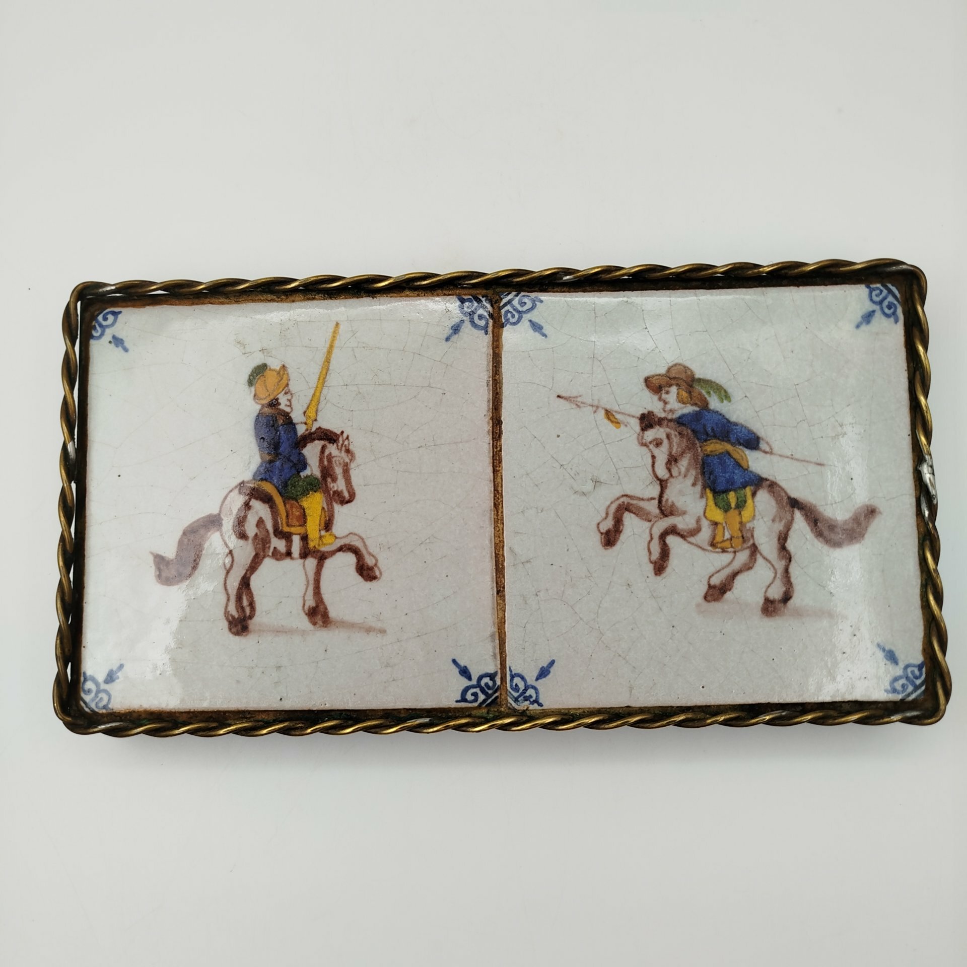 Небольшой поднос/подставка в металлической оправе