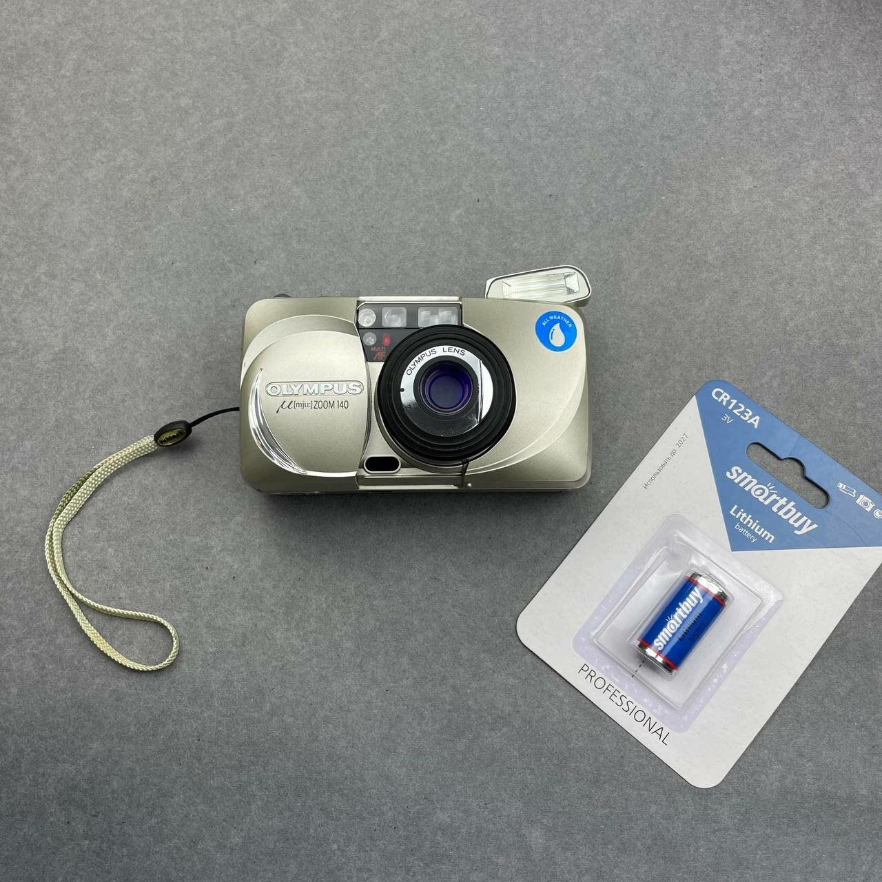 Винтажный пленочный фотоаппарат Olympus mju zoom 140