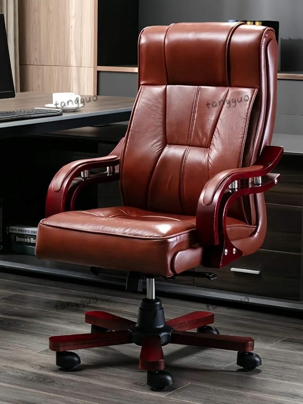 Эргономичное офисное кресло с массажем и подставкой для ног, экокожа, до 150 кг