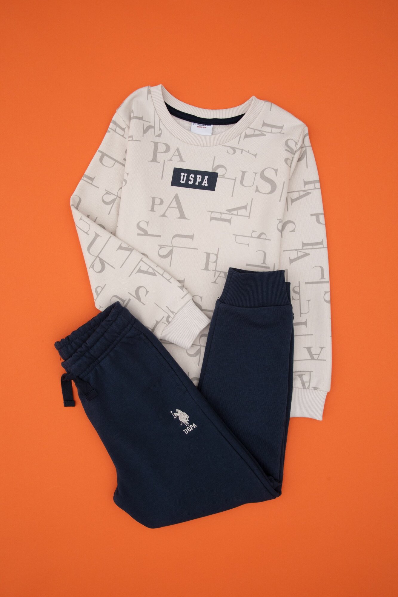 Костюм спортивный