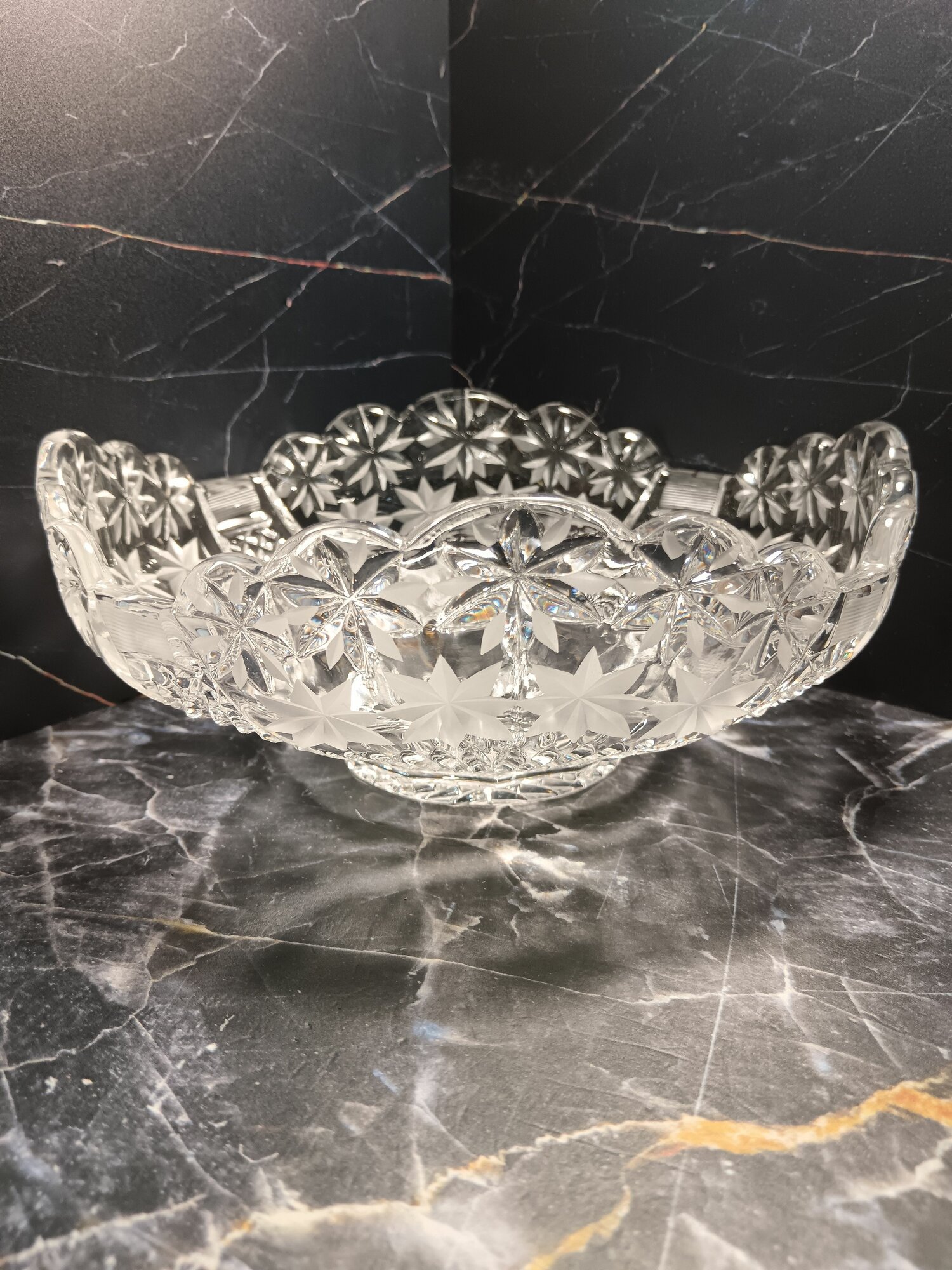 Хрустальная салатник- вертушка с изысканным дизайном, винтажный