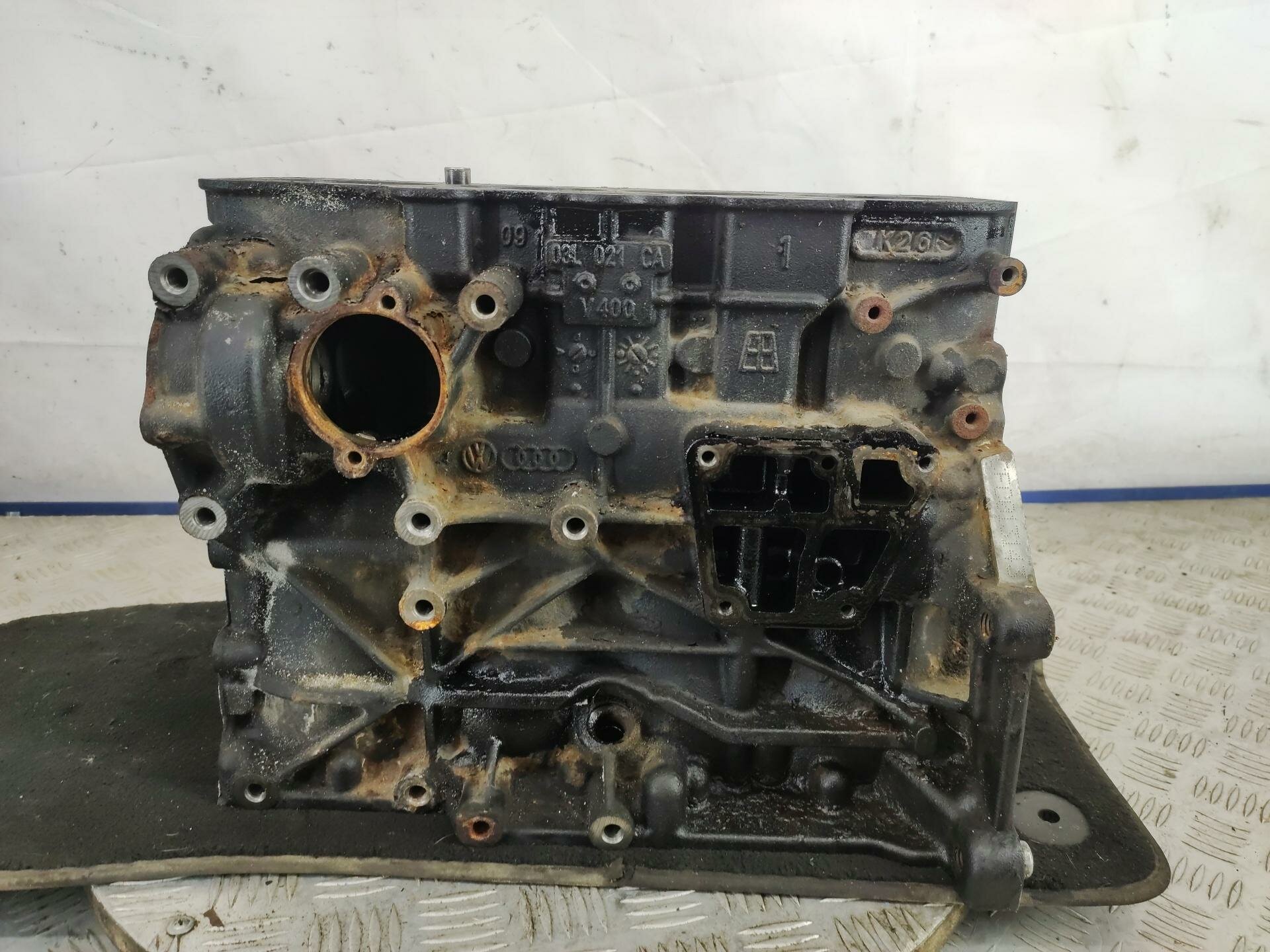 Блок цилиндров Volkswagen Transporter T5 рест. (2009 - 2015) 03L021CA