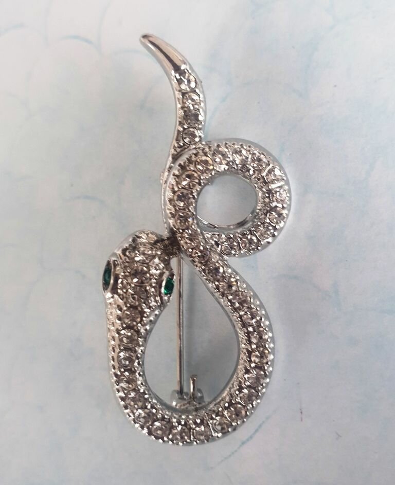 Брошь, стразы