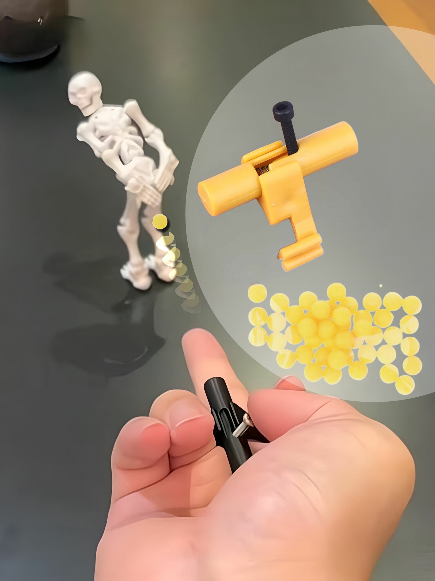 Пружинный мини-пистолет на палец с пульками