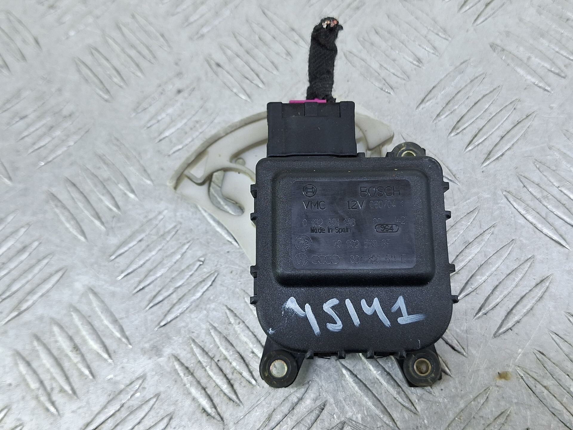 Моторчик заслонки печки Volkswagen Passat B5 рест. 2003 8D1820511E