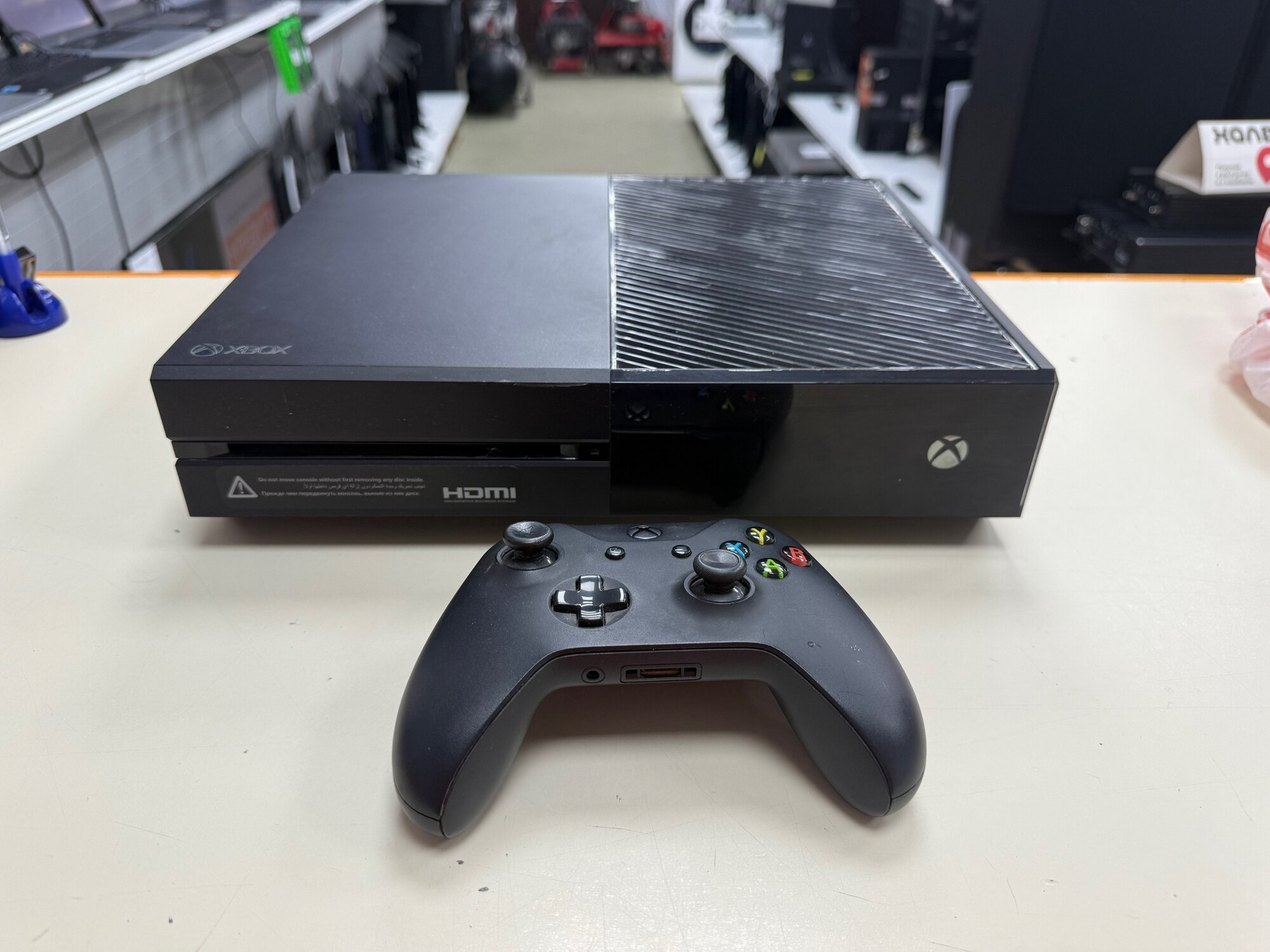 Игровая консоль Xbox One X 1TB Б/У уценка