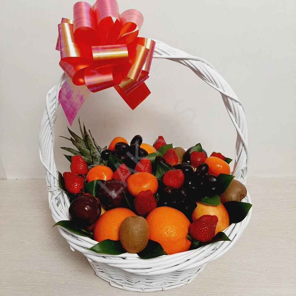 Подарочная корзина LAKRES "Фрукты с ягодами", общий вес 6 кг