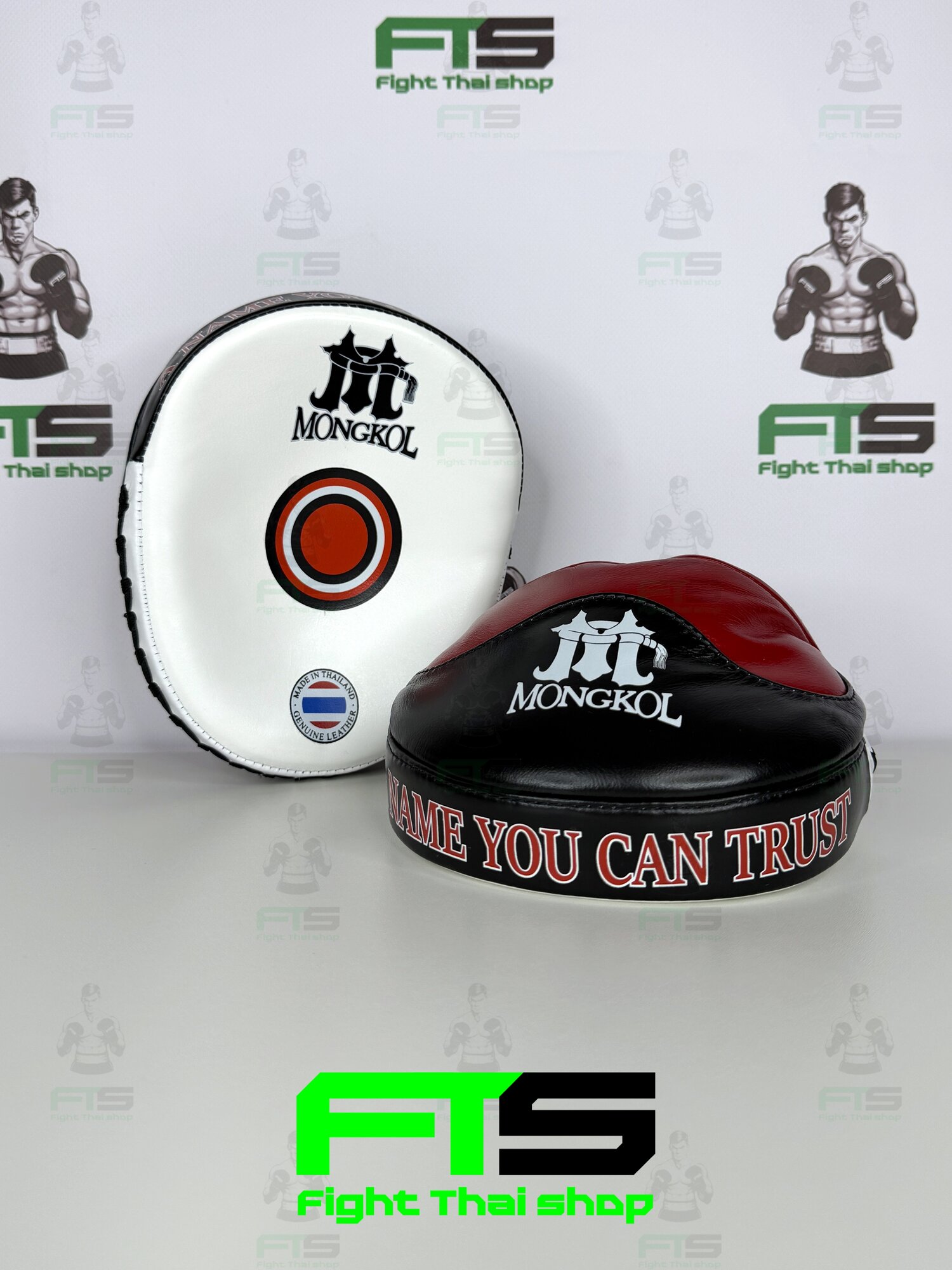 Боксерские тактические ударные лапы Mongkol белые/красные PMM03