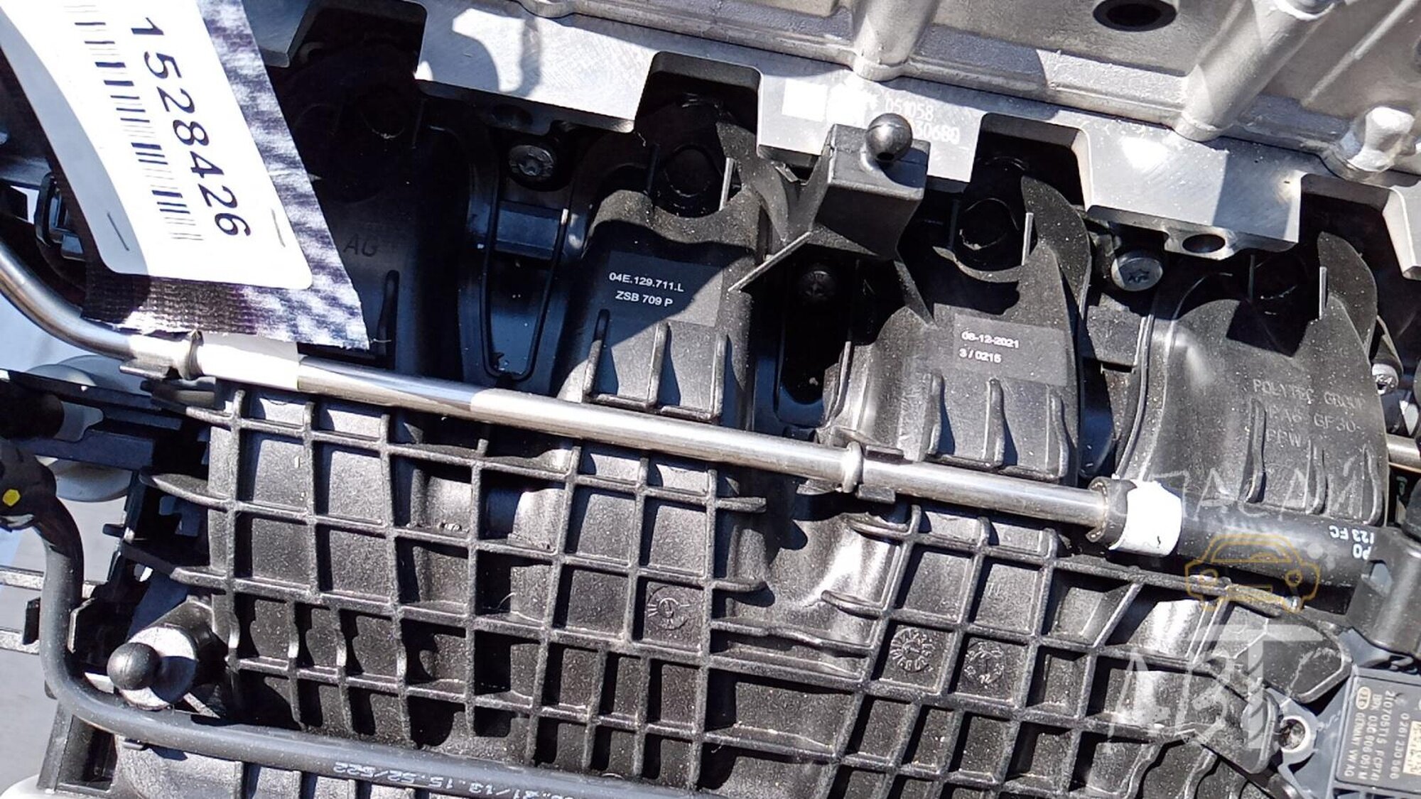 Форсунка топливная Karoq 04E906036AT, для Skoda Karoq, новая, на двигателе