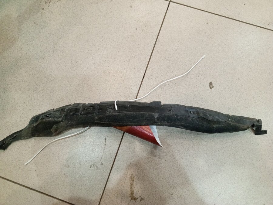 Пыльник переднего крыла левого от Mercedes-Benz S-Class W220 1998-2005