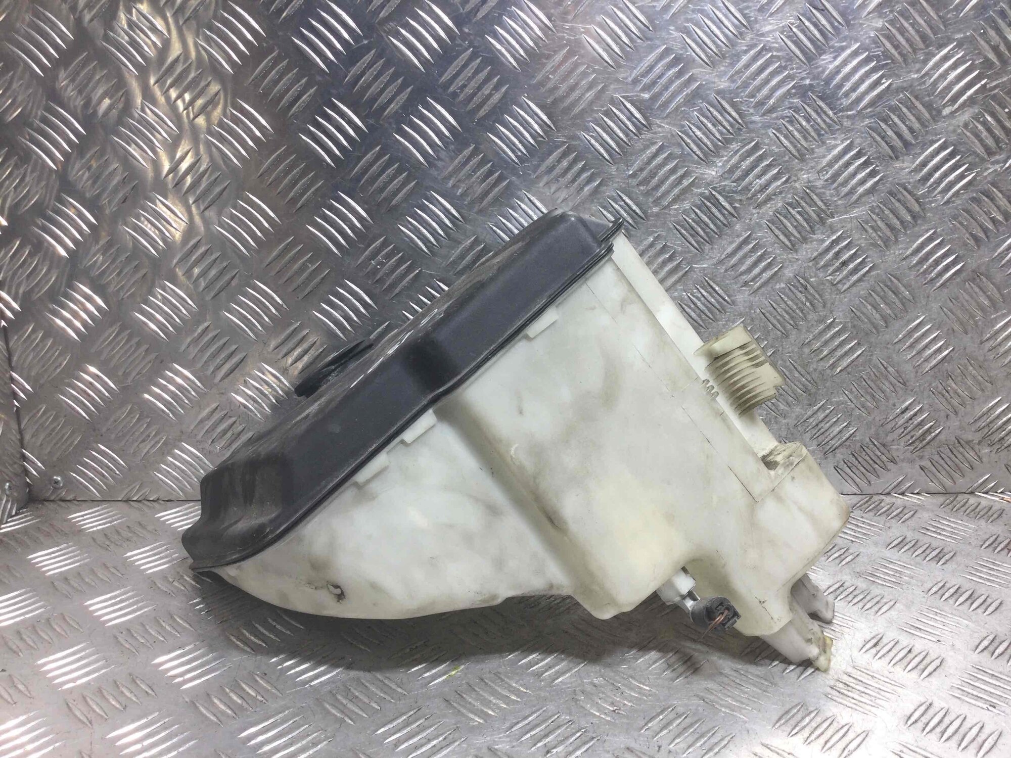 Б/У Бачок омывателя BMW 3-Series 3-Series E46 1998 - 2006 2004 г.