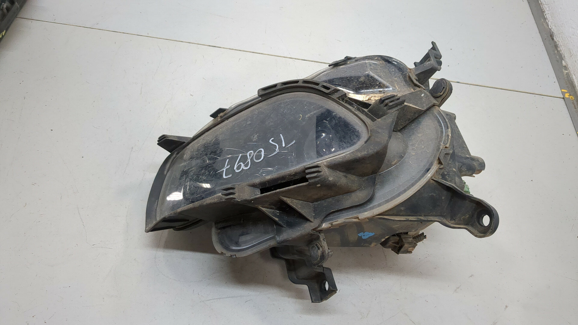 Фара (передняя) левая Jeep Cherokee Б/У