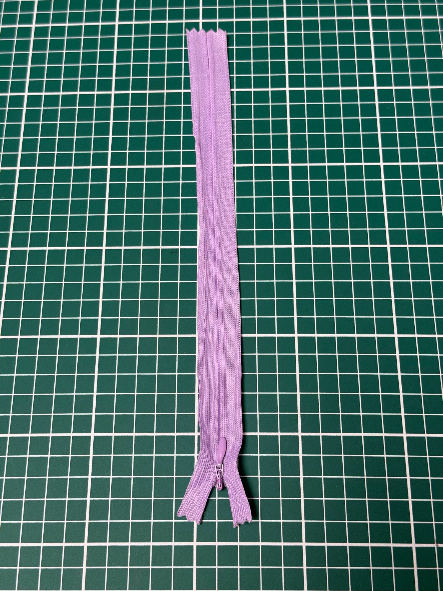 Молния Потайная , замок автомат, цвет фиолетовый, 25 см, цена за 1 штуку.