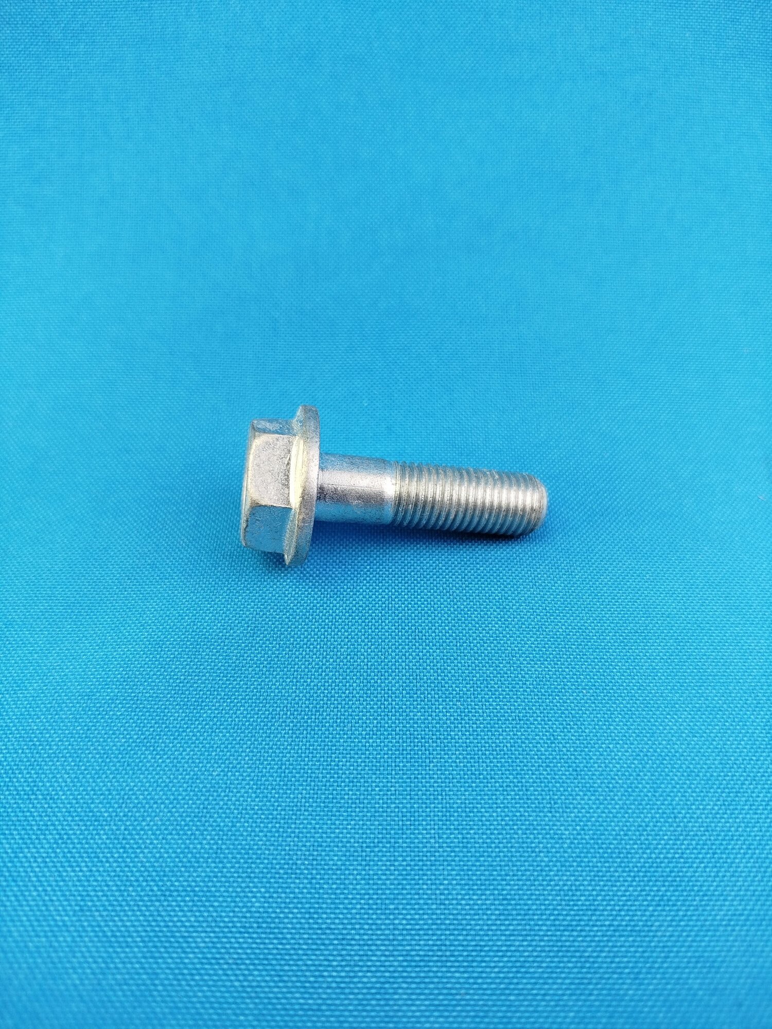 Болт "ВАЗ" М10*1,25*35 натяжного ролика с фланцем (левая резьба) для автомобилей Калина, Гранта (1118-1041122)