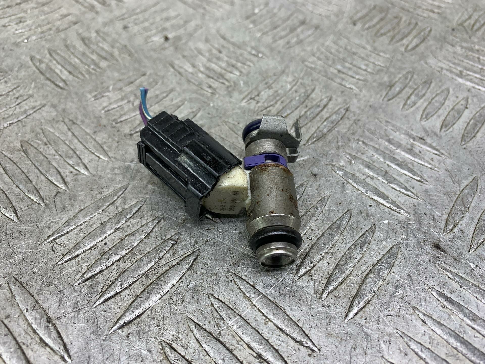 Форсунка топливная Volkswagen Polo 5 2011 036031AH