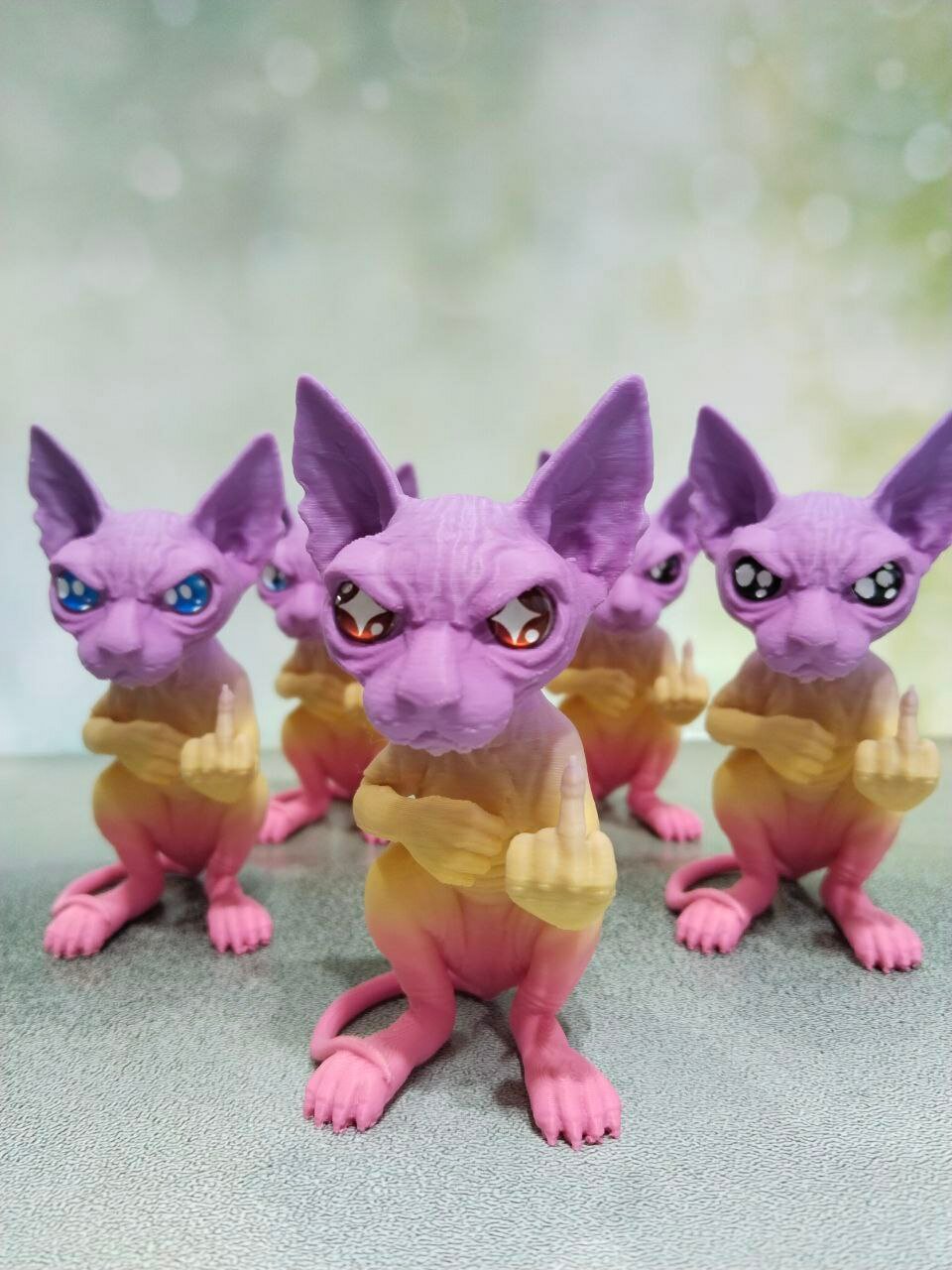 Кот Хулиган Сфинкс с пальцем,3D печать, высота 100мм, с живыми глазами