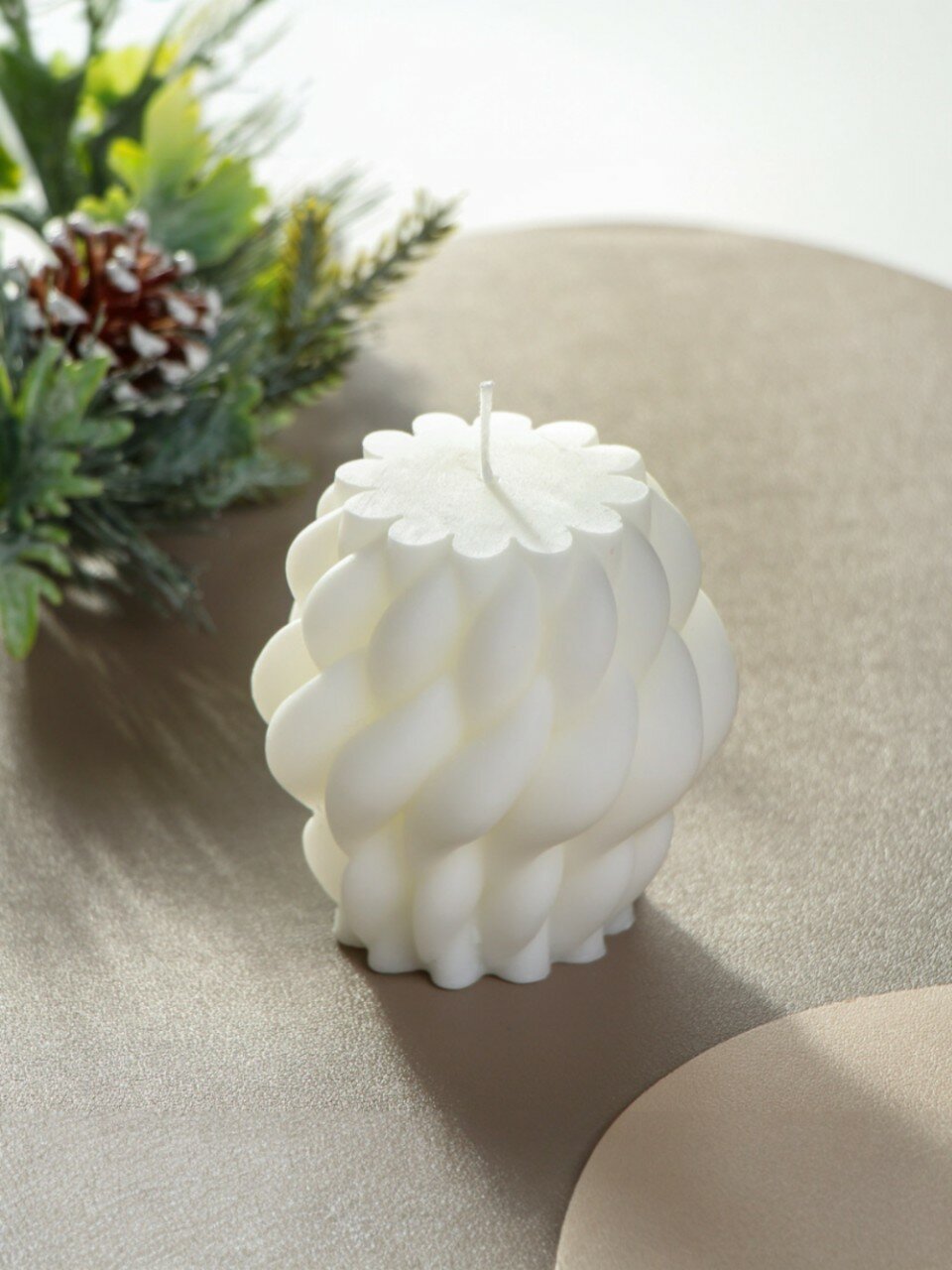 Свеча декоративная Плетение белая 8.5х7 см, фигурная интерьерная свечка из парафина для дома и уюта, подарок A330029