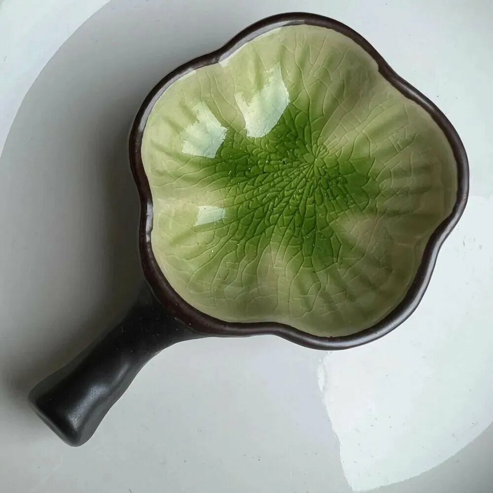 Тушечница с ручкой-подставкой для кисти "Зеленый цветок сливы"