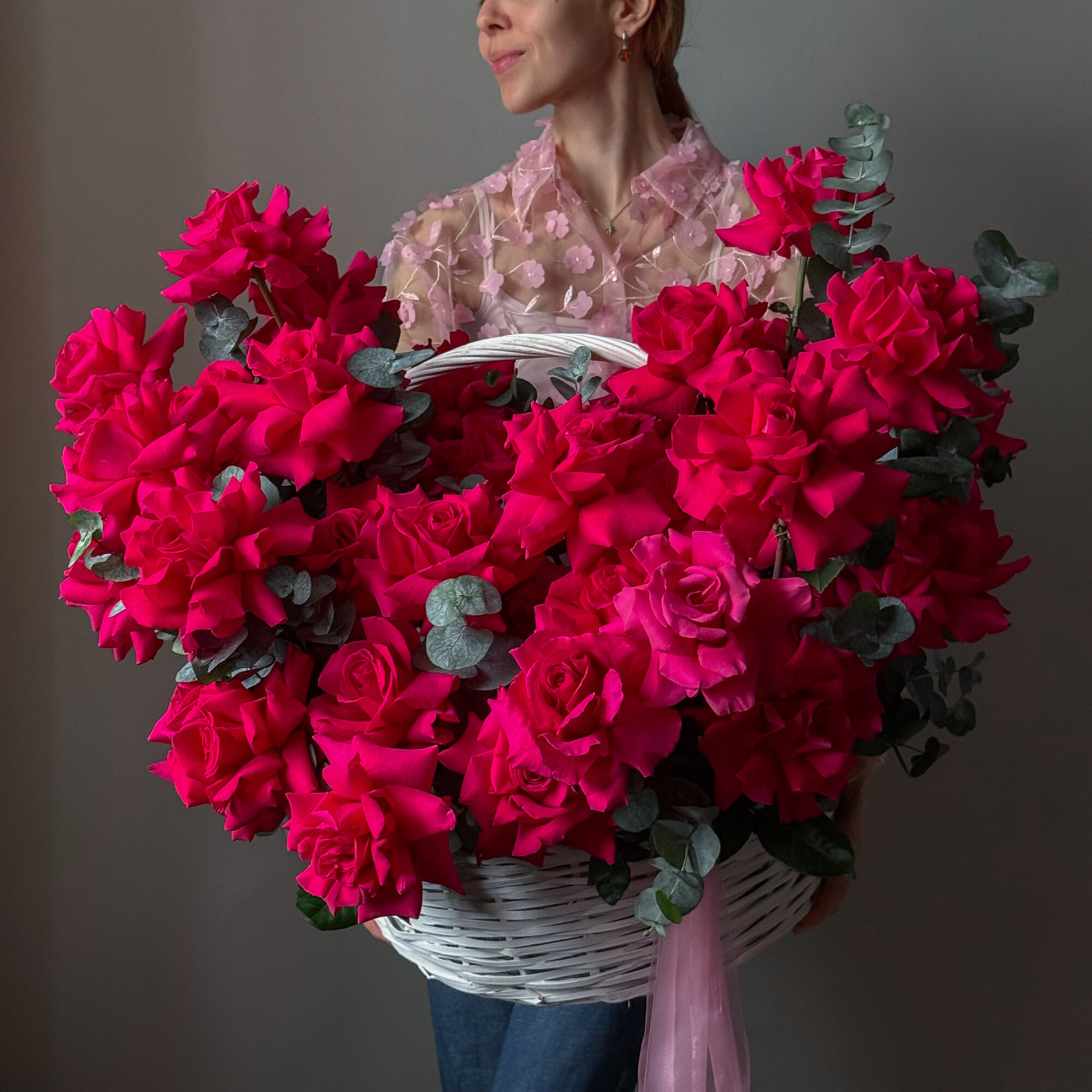 Корзина с ароматными розовыми французскими розами (49шт) на день рождения, размер ХL. Veresk 484