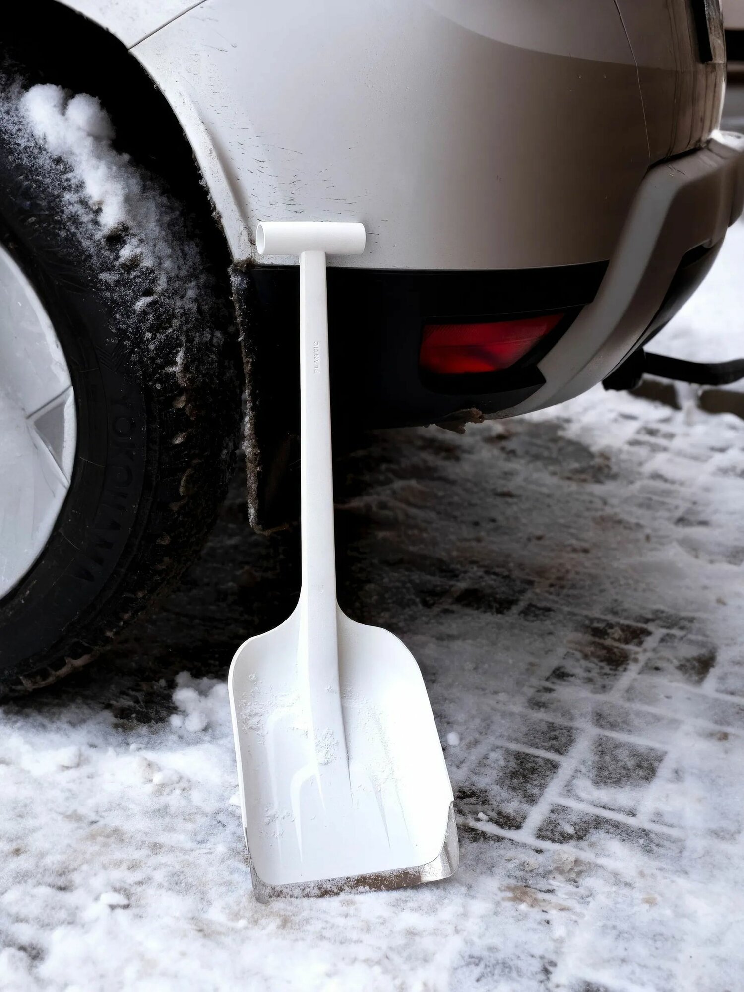Лопата автомобильная Plantic Snow Light 12011-01