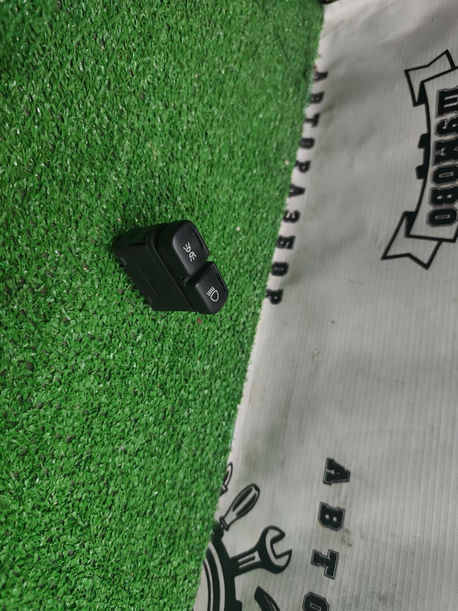 Кнопка включения фар ВАЗ (LADA) 2114 Samara 2006 с пробегом