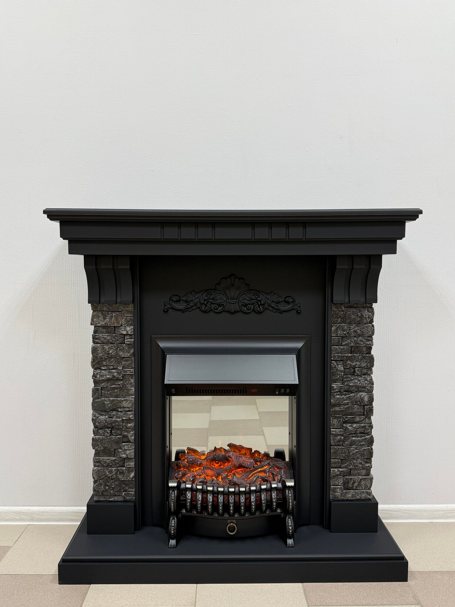 Электрокамин с декоративным камнем KIMFOCO Скала черный пульт д/у, звук, эффект пламени, режим обогрева, декоративный режим