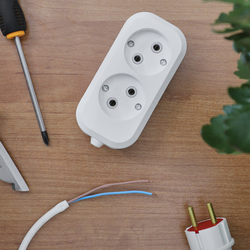 Электрическая колодка REXANT, 2 гнезда, без заземления, белая, 1 шт