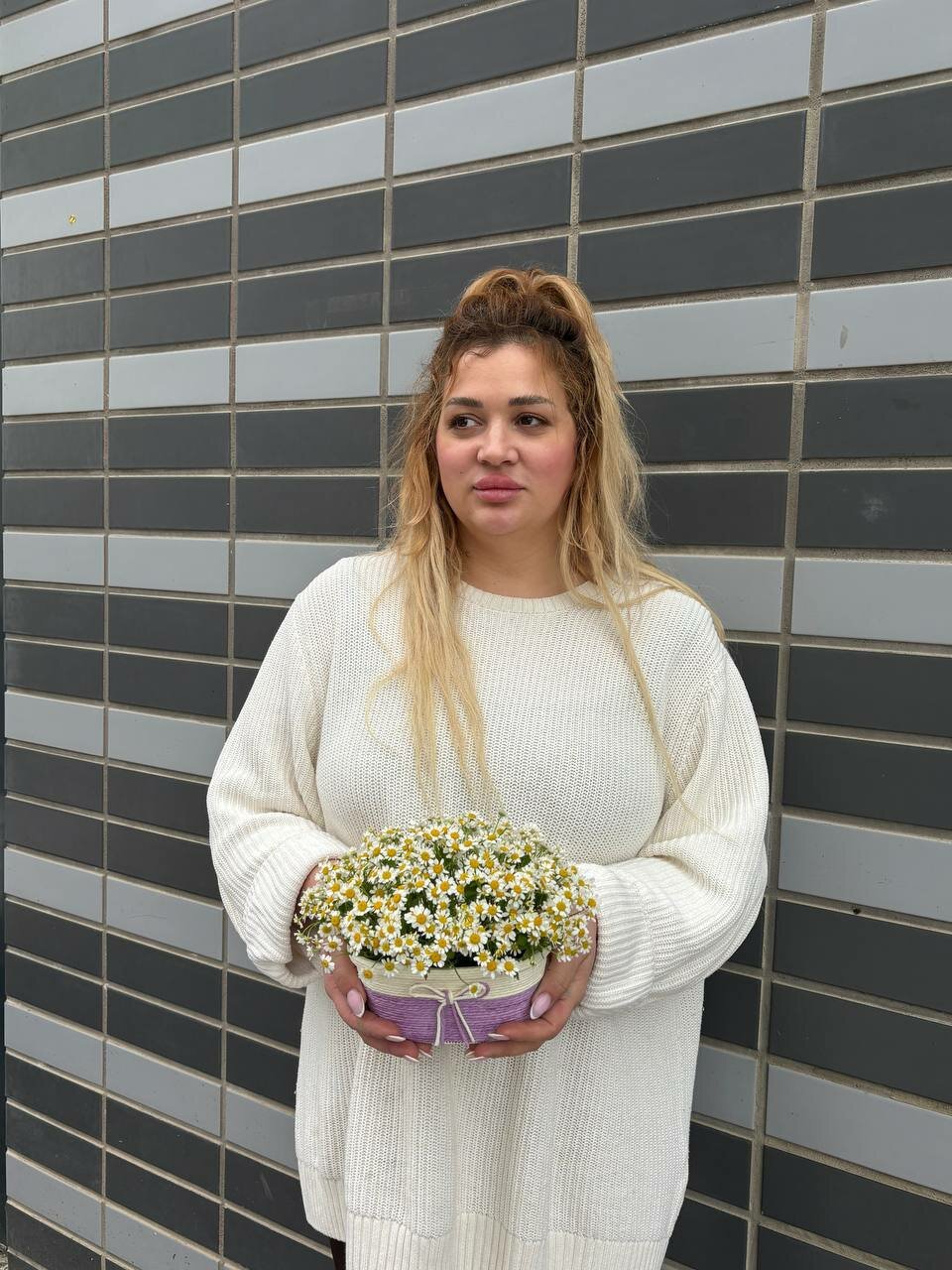 Букет "Ромашки в корзинке", высота 10 см, 5 штук, флористическая губка, белый цвет