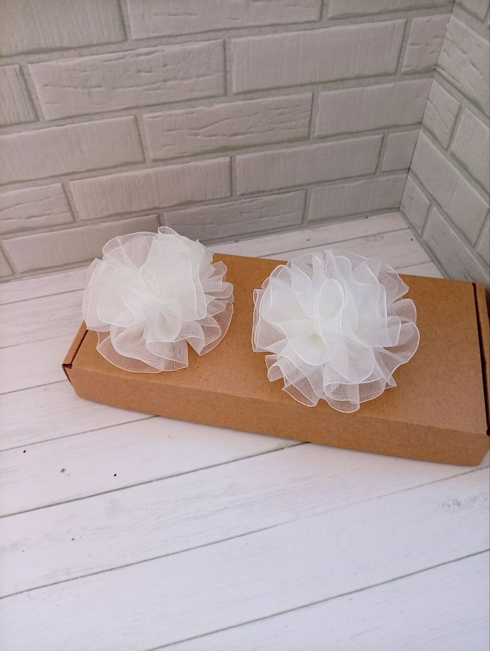 Бантики для девочки белые на заколке